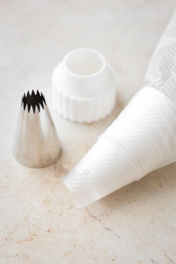 How to Use Piping Bags, Piping Tips and Couplers - Curly Girl Kitchen