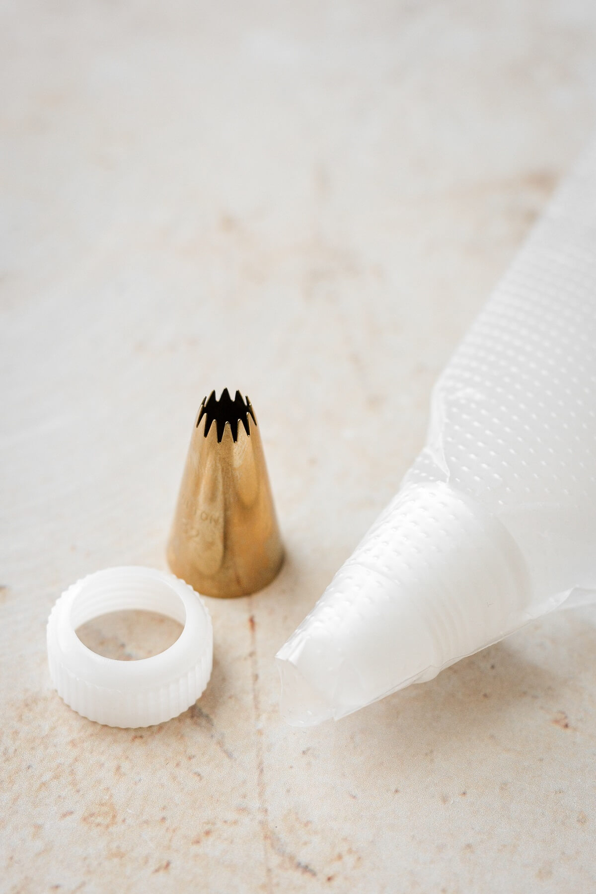 How to Use Piping Bags, Piping Tips and Couplers - Curly Girl Kitchen