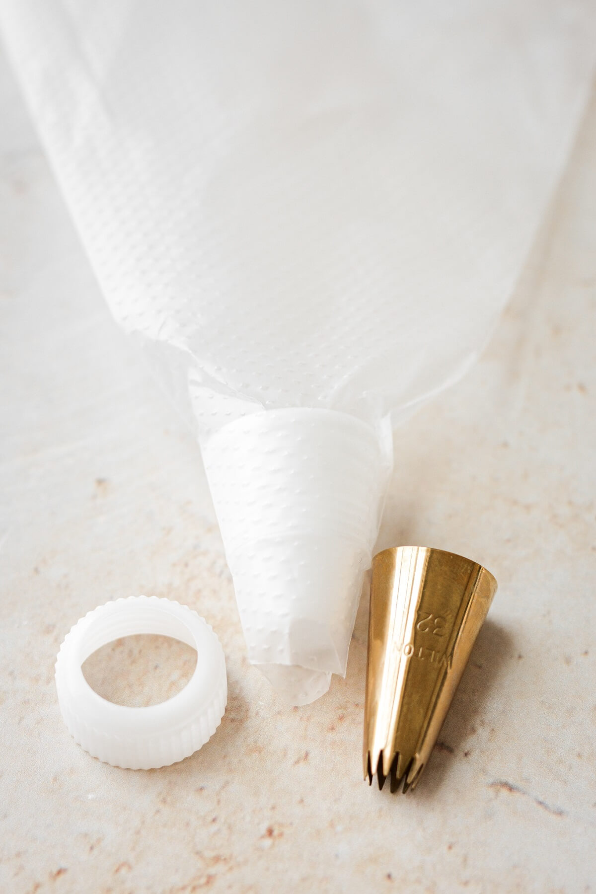 How to Use Piping Bags, Piping Tips and Couplers - Curly Girl Kitchen