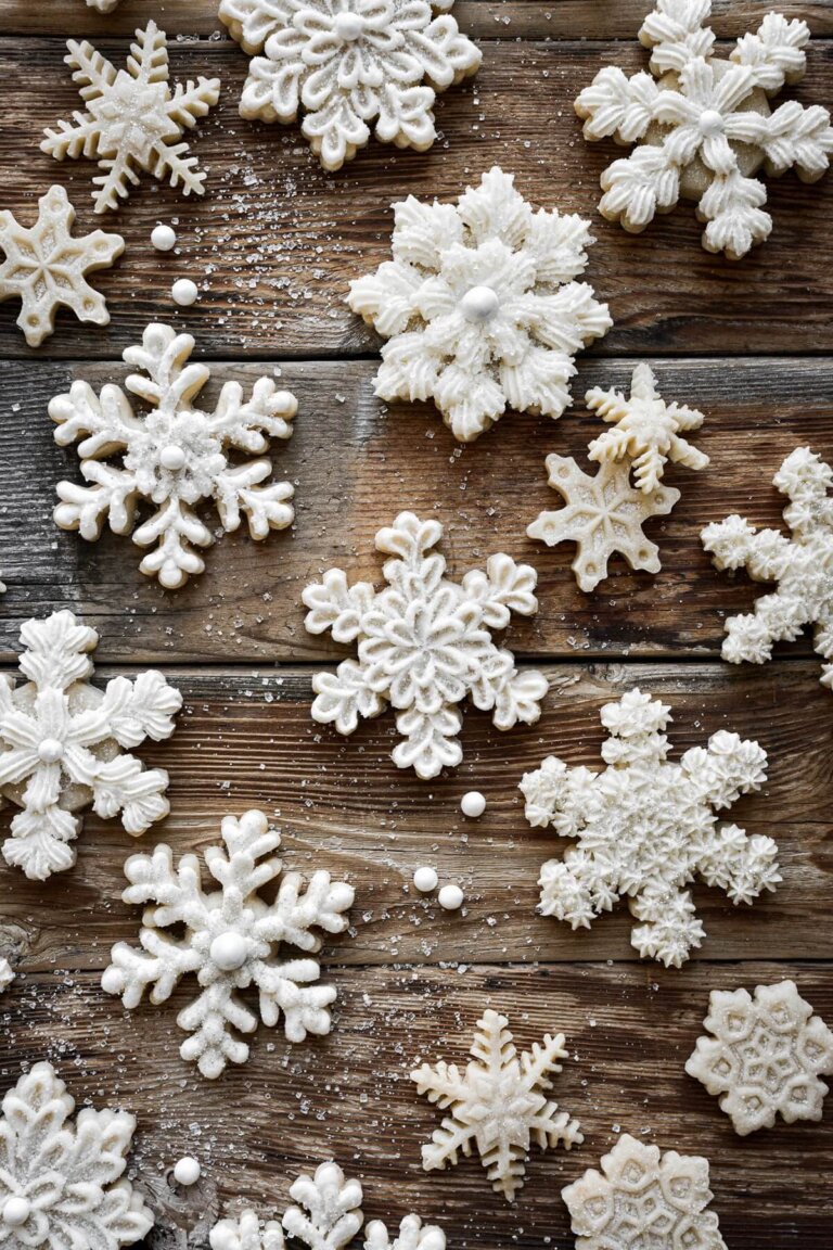 Decorated Snowflake Sugar Cookies with Buttercream Frosting - Curly ...