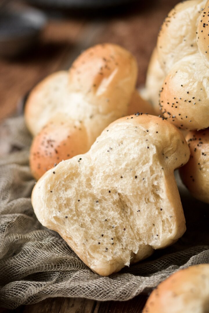 High Altitude Honey Poppy Seed Dinner Rolls - Curly Girl Kitchen