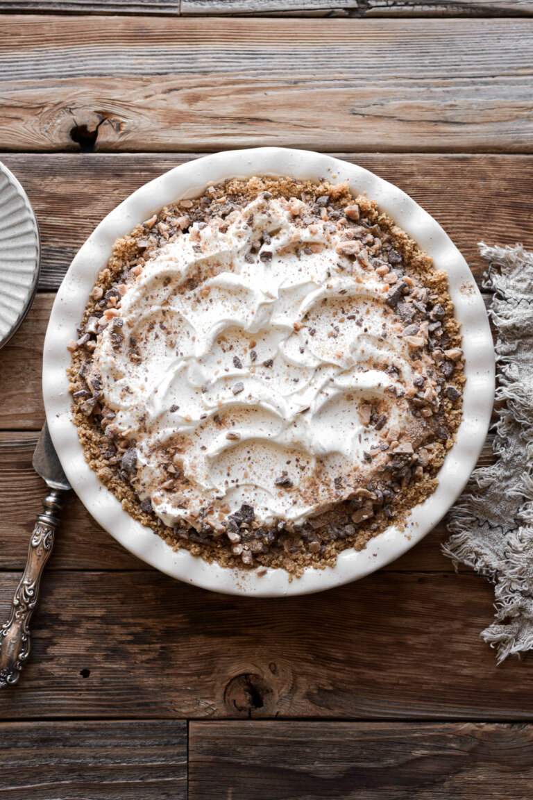 Easy Banoffee Pie (Banana Caramel Toffee) - Curly Girl Kitchen