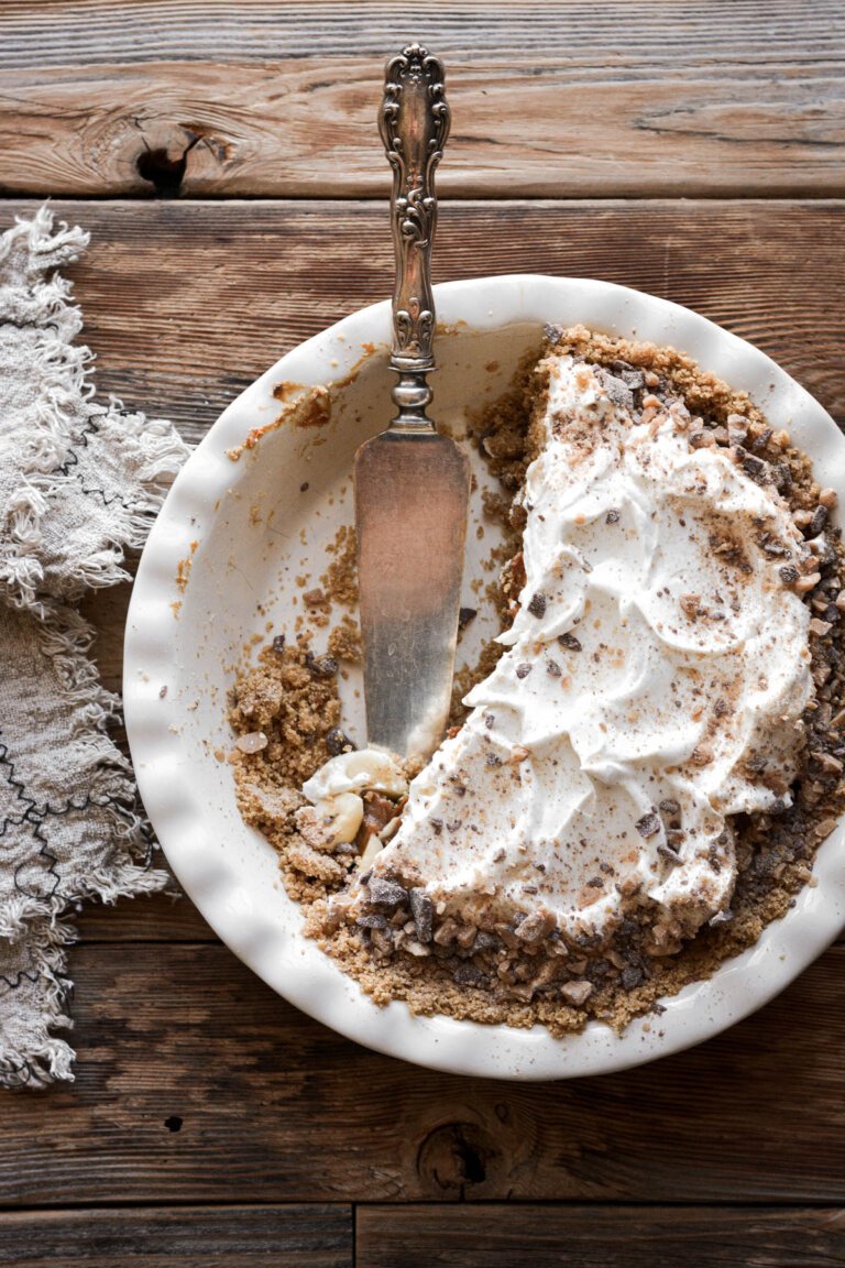 Easy Banoffee Pie (Banana Caramel Toffee) - Curly Girl Kitchen