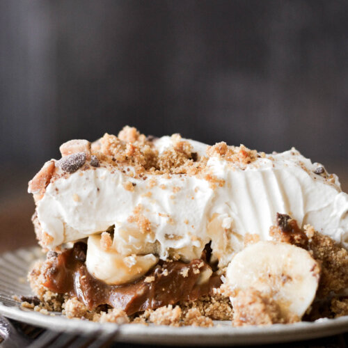 Easy Banoffee Pie (Banana Caramel Toffee) - Curly Girl Kitchen