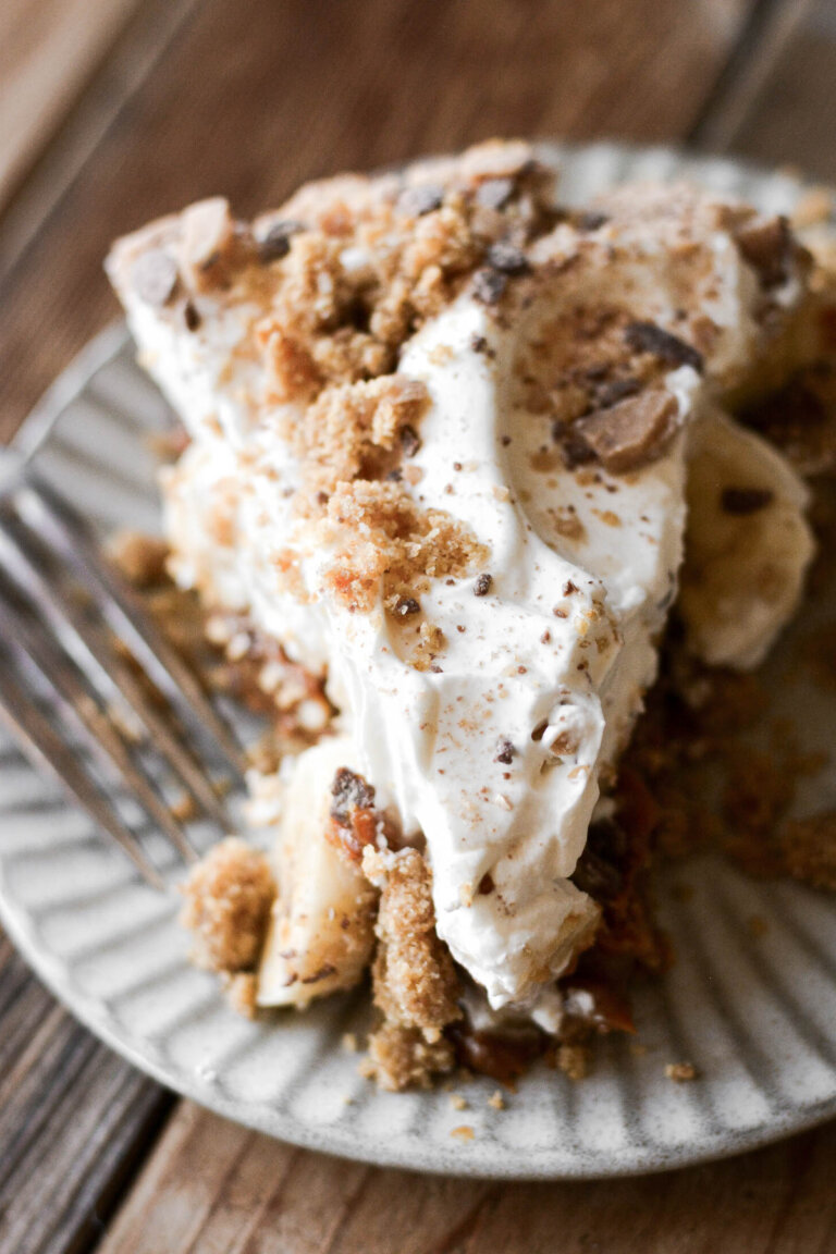 Easy Banoffee Pie (Banana Caramel Toffee) - Curly Girl Kitchen