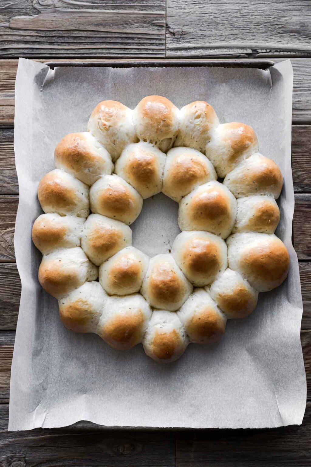 High Altitude Rosemary Garlic Pull Apart Bread Wreath - Curly Girl Kitchen
